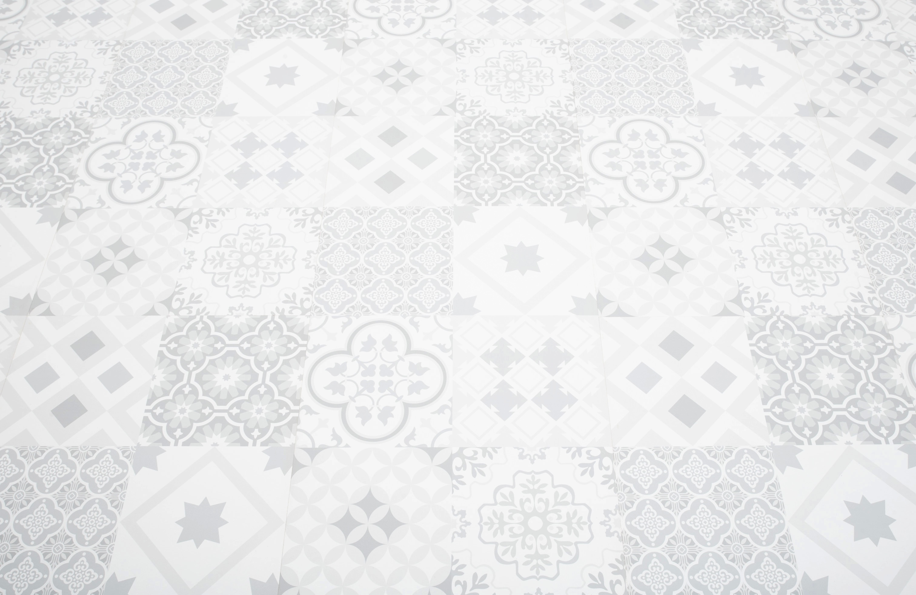 Luxury Victorian Tile 8mm Laminate by Remland | From £55.49 per pack