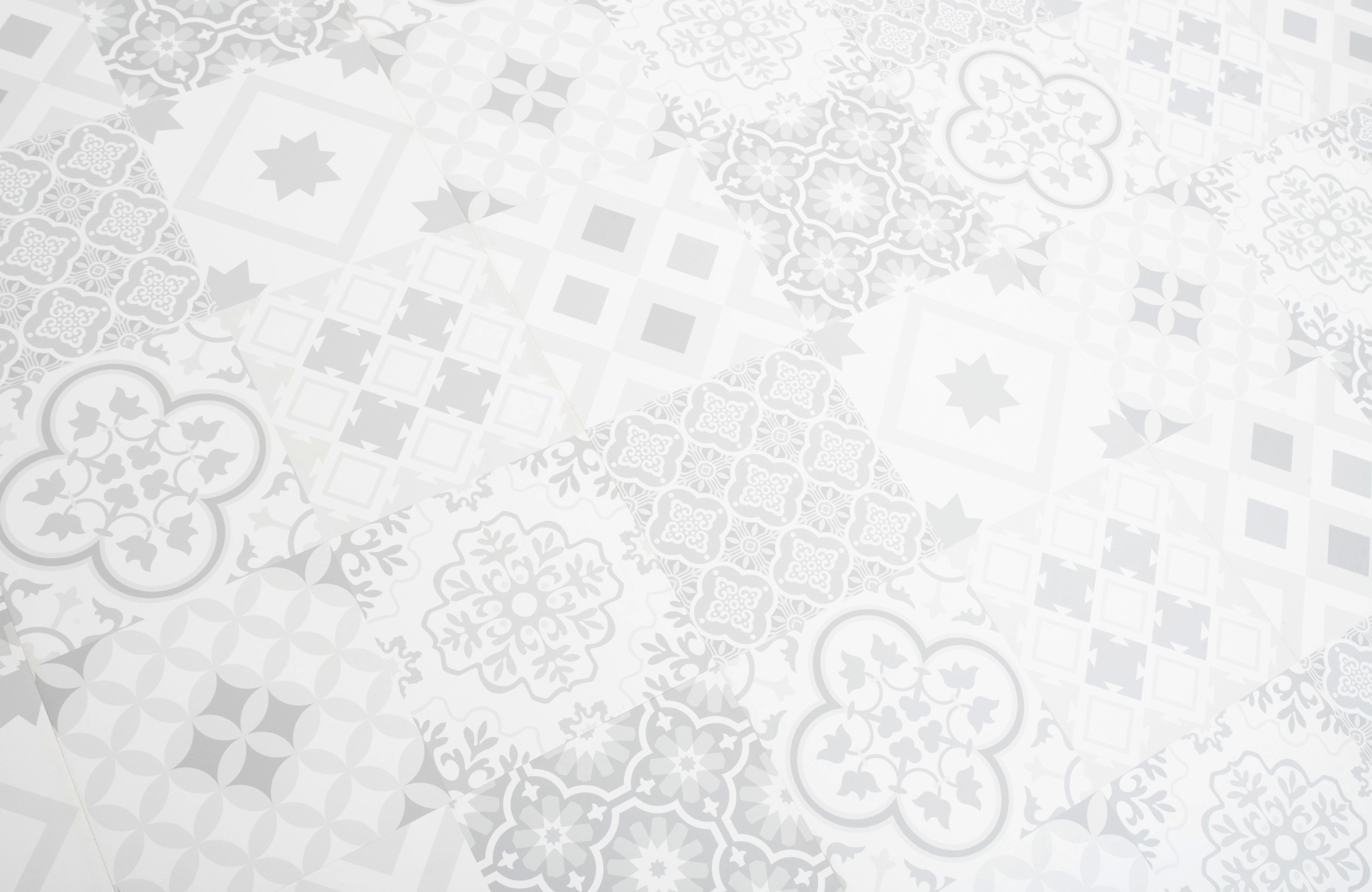Luxury Victorian Tile 8mm Laminate by Remland | From £55.49 per pack